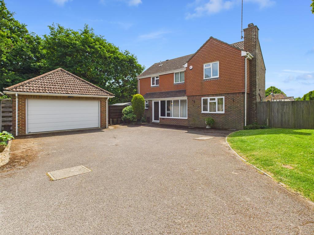 Osbern Close, Bexhill-on-Sea TN39 4 bed detached house to rent - £2,500 ...