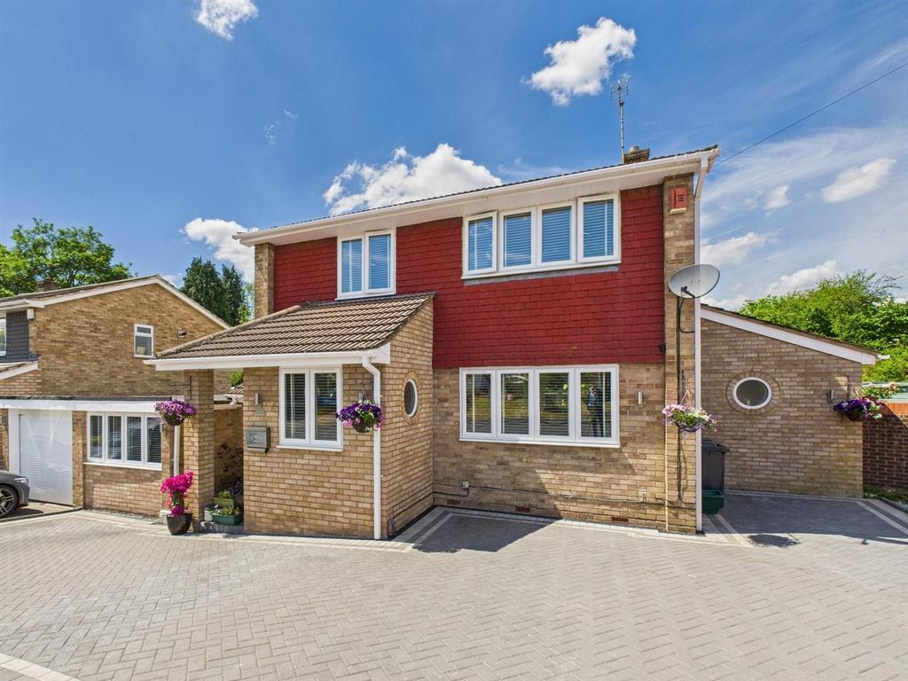 Pendennis Close, Basingstoke RG23 4 bed detached house - £510,000