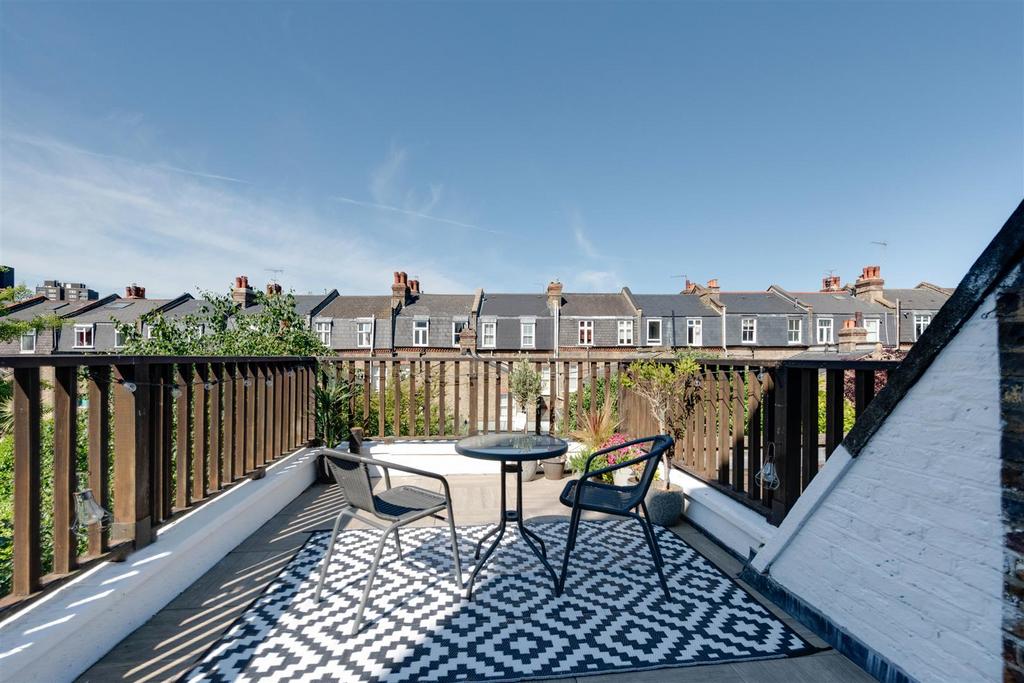 Roderick Road, Belsize Park NW3 3 bed flat for sale - £980,000