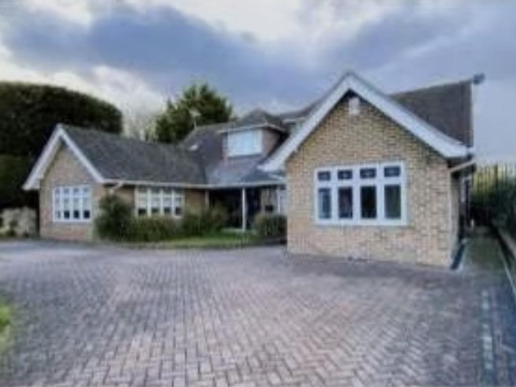 The Yews, Gravesend, Kent, DA12 2 bed terraced house - £1,700 pcm (£392 pw)