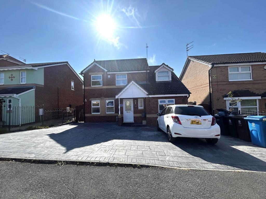 4 Moorwood Drive, Oldham,OL8 2XD 4 bed detached house for sale - £400,000