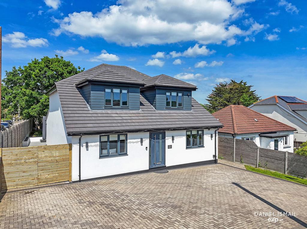Great Berry Lane, Basildon SS16 5 bed detached house for sale - £1,000,000