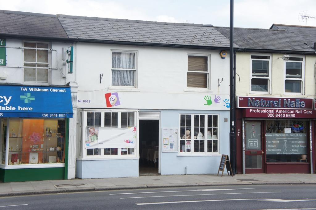 188 High Street, EN5 Property - £1,583 pcm (£365 pw)