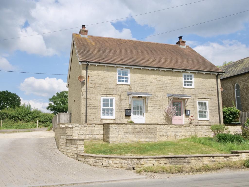 Stour Row, Shaftesbury 2 bed semi-detached house for sale - £300,000