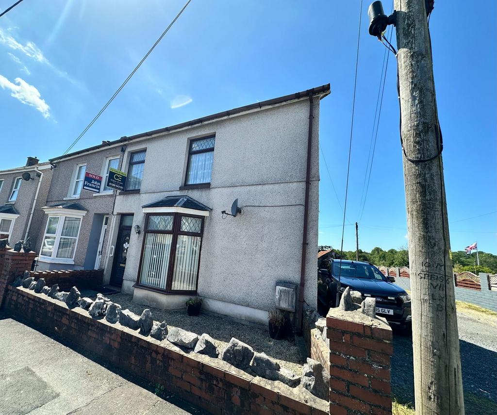 Bonllwyn, Ammanford, SA18 2EF 3 bed semi-detached house - £135,000