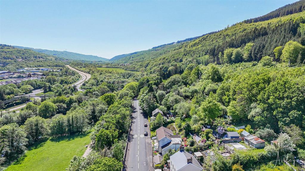 Glynneath Road, Resolven, Neath 3 bed detached house for sale - £200,000