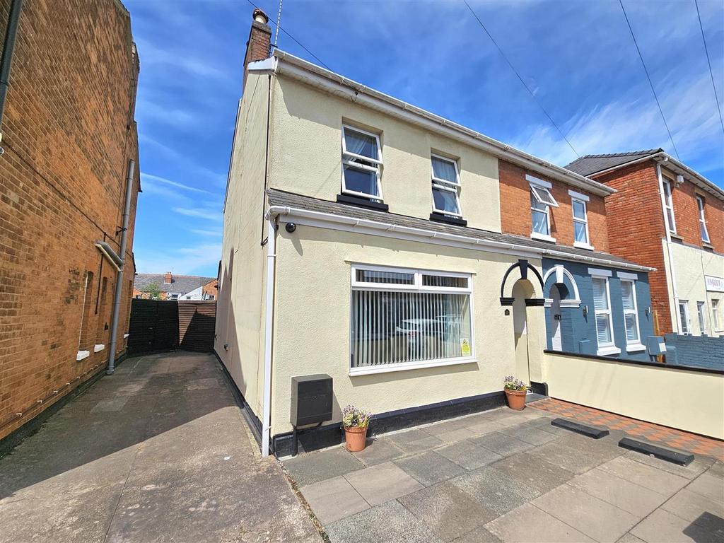 Calton Road, Gloucester 4 bed semi-detached house for sale - £345,000