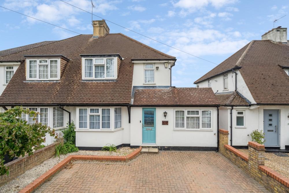 Church Road, Iver SL0 3 bed semi-detached house for sale - £695,000