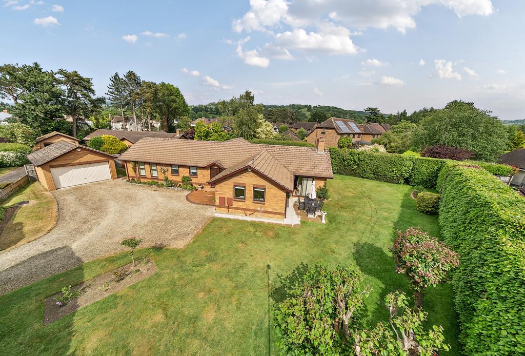 Balcarras Retreat, Cheltenham GL53 4 bed bungalow - £1,100,000