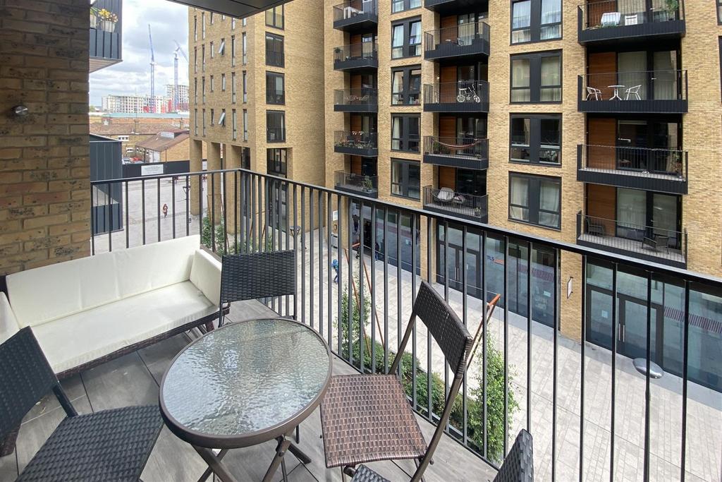 Drapers Yard, London 1 bed apartment for sale - £525,000