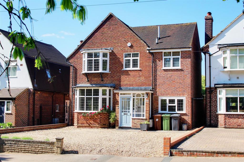 Billy Lows Lane, Potters Bar EN6 4 bed detached house - £1,125,000