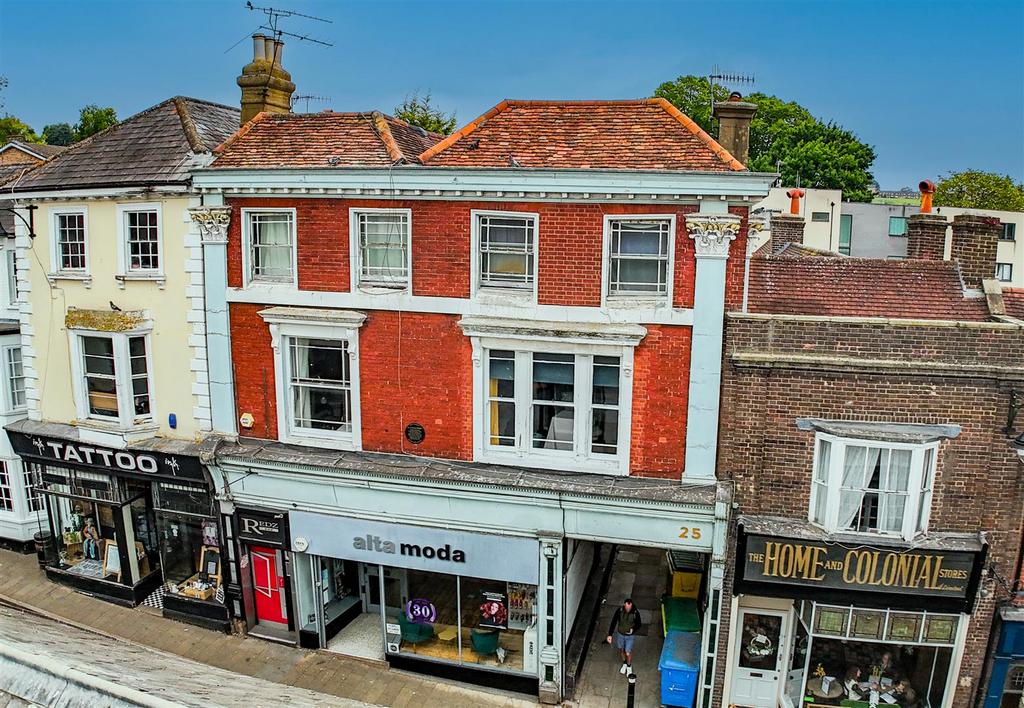 High Street, Hemel Hempstead, HP1 1 bed apartment - £900 pcm (£208 pw)
