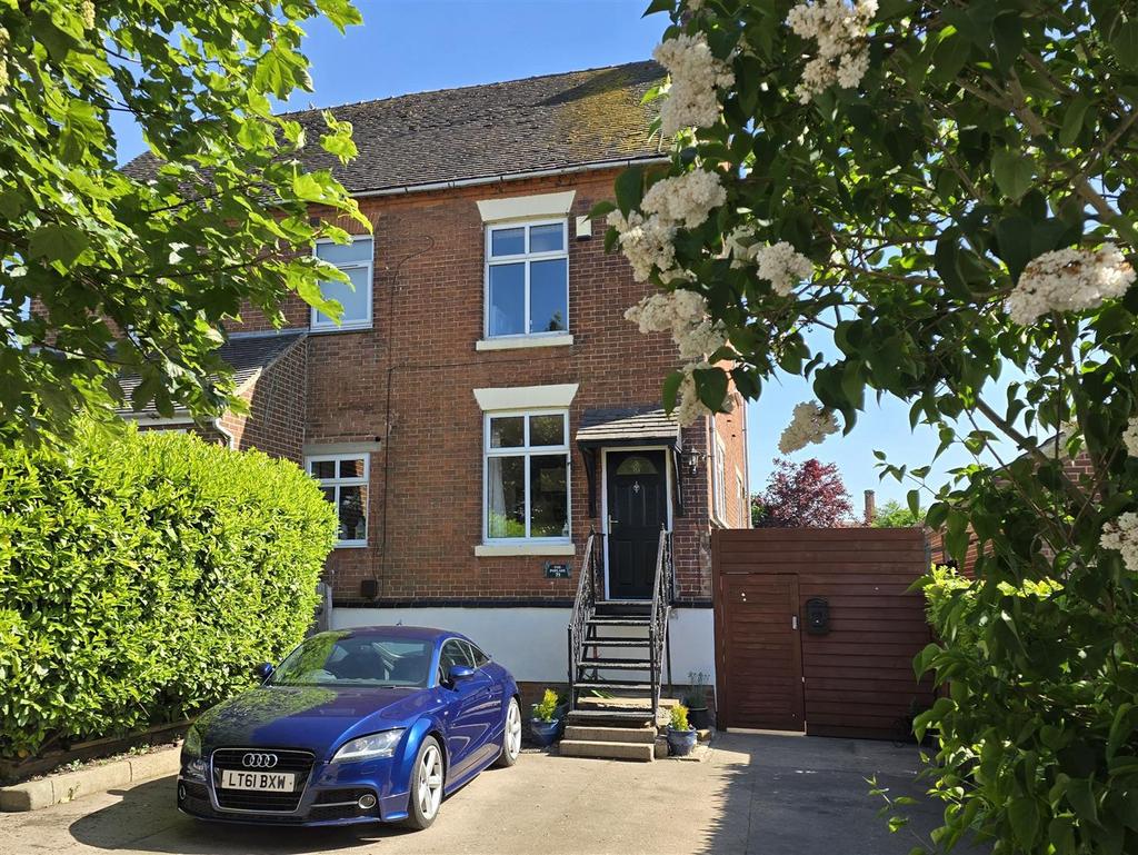 Main Street, Hilton, Derby 3 bed semi-detached house for sale - £325,000