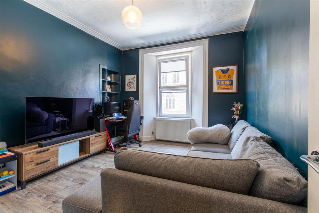 Scott Street, Perth 3 bed flat for sale - £145,000