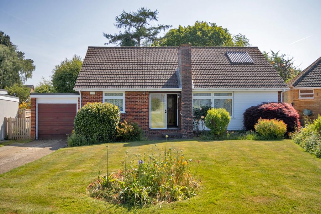Ashleigh Close, Meopham, Gravesend... 3 bed bungalow for sale - £550,000