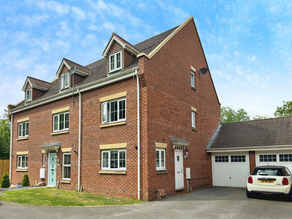 Highlander Drive, Telford TF2 3 bed townhouse for sale - £240,000