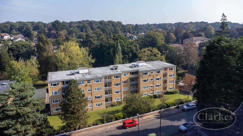 Kernella Court WESTBOURNE Share of... 3 bed flat for sale - £270,000