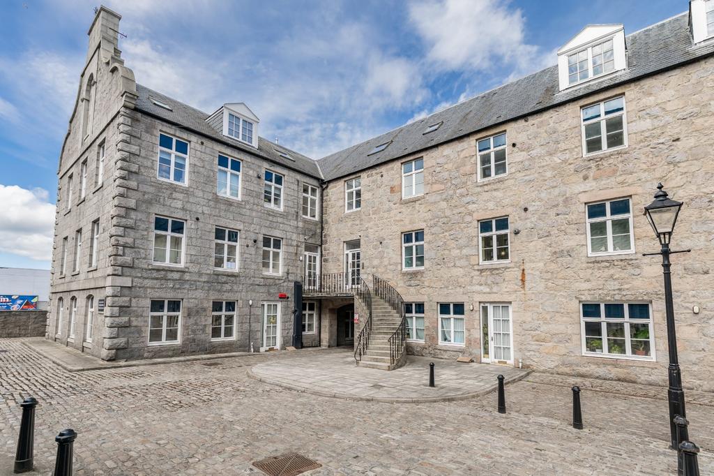 Ivory Court, Aberdeen, AB25 4 bed flat - £1,350 pcm (£312 pw)