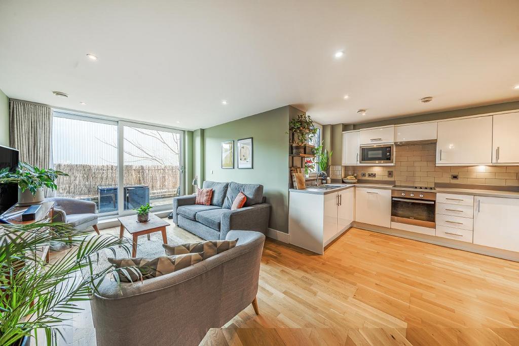Camberwell New Road, London SE5 2 bed flat for sale - £500,000