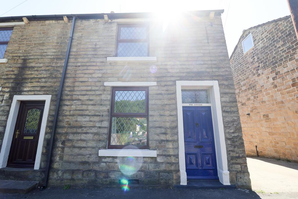 Dinting Vale, Glossop SK13 2 bed end of terrace house for sale - £174,950