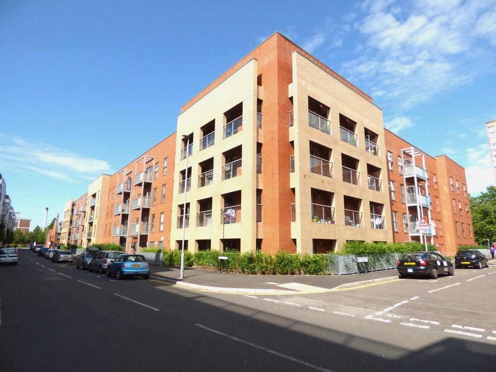 Pennant House, Portsmouth PO1 3 bed apartment - £1,650 pcm (£381 pw)