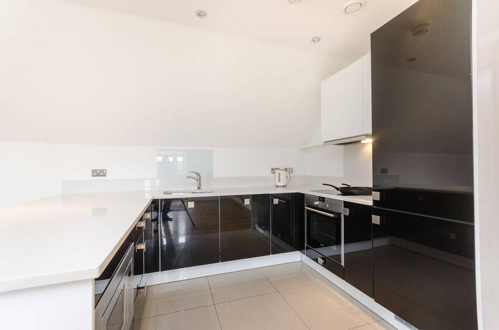 Gillis Square, Putney, London, SW15 2 bed flat to rent - £2,700 pcm (£ ...