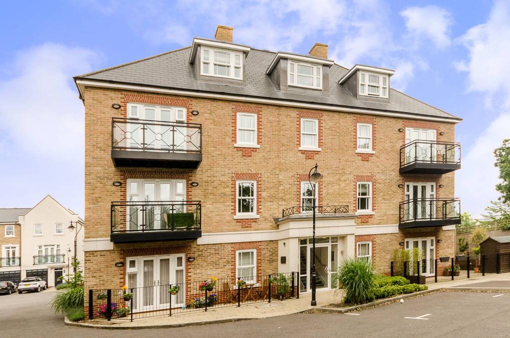 Gillis Square, Putney, London, SW15 2 bed flat to rent - £4,250 pcm (£ ...