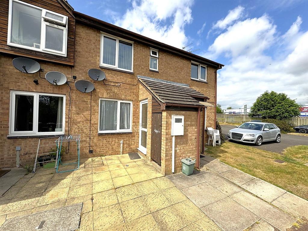 Tunwell Lane, Corby NN17 2 bed flat - £850 pcm (£196 pw)