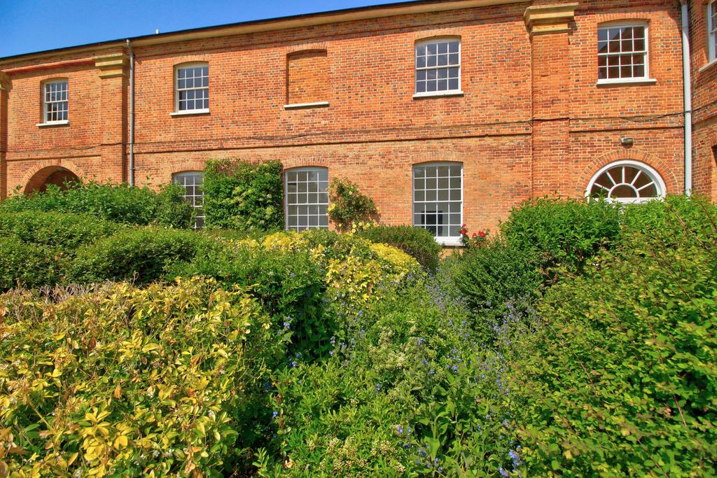Swallowfield, Reading RG7 2 bed apartment for sale - £250,000