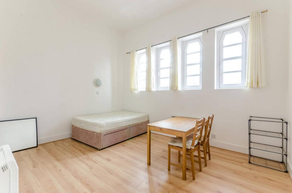 York Way, Islington, London, N1 2 bed flat - £3,100 pcm (£715 pw)