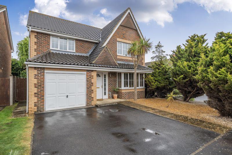 Saunders Close, Lee-On-The-Solent, PO13 4 bed detached house for sale - £560,000