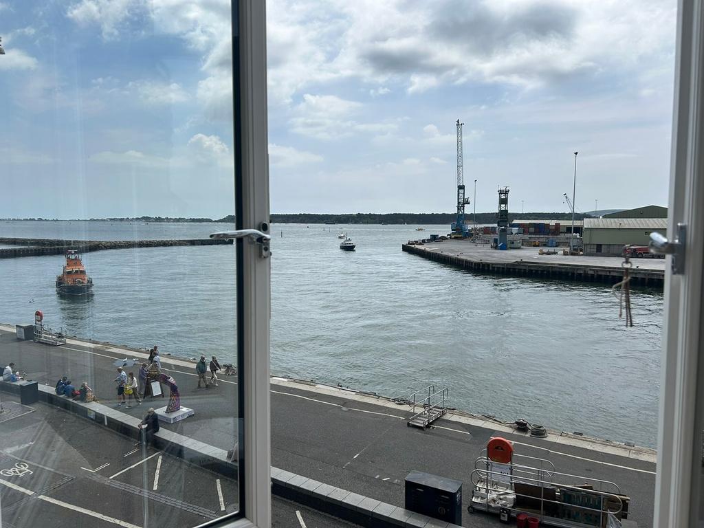 15 The Quay, Poole Quay, Poole, BH15 2 bed apartment to rent - £1,300 ...