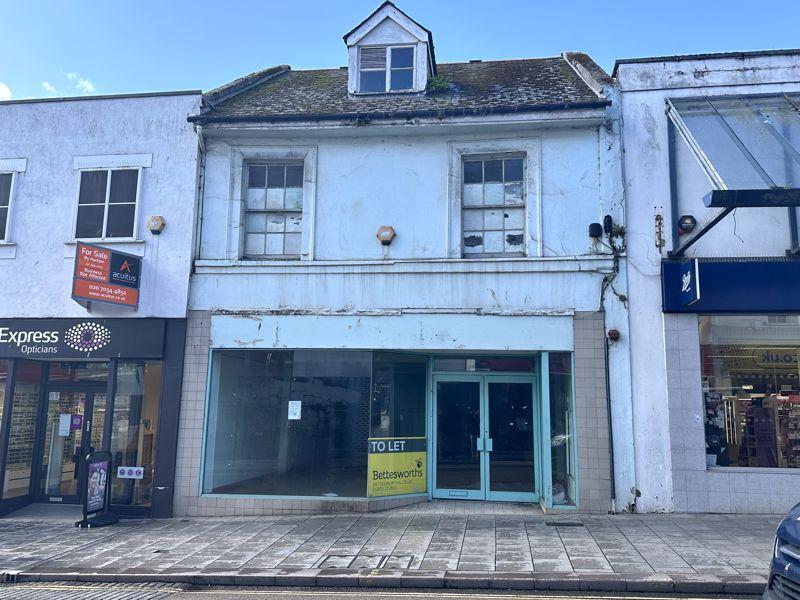 Torquay TQ2 Retail property (high street) - £1,417 pcm (£327 pw)
