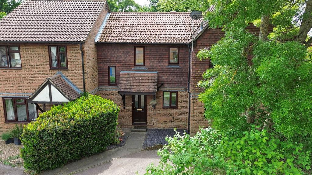 Cheviot Drive, Fleet GU51 2 bed terraced house - £385,000