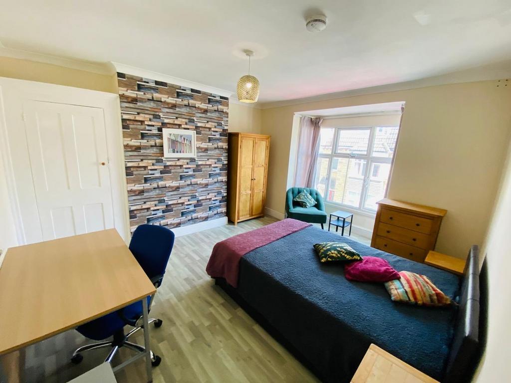 The Close, Rochester ME1 1 bed house - £747 pcm (£172 pw)