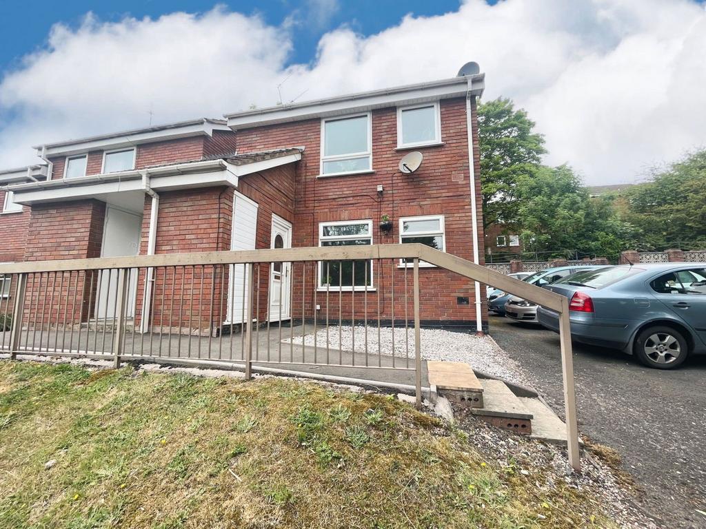 Bagleys Road, Brierley Hill DY5 1 bed ground floor flat for sale - £100,000