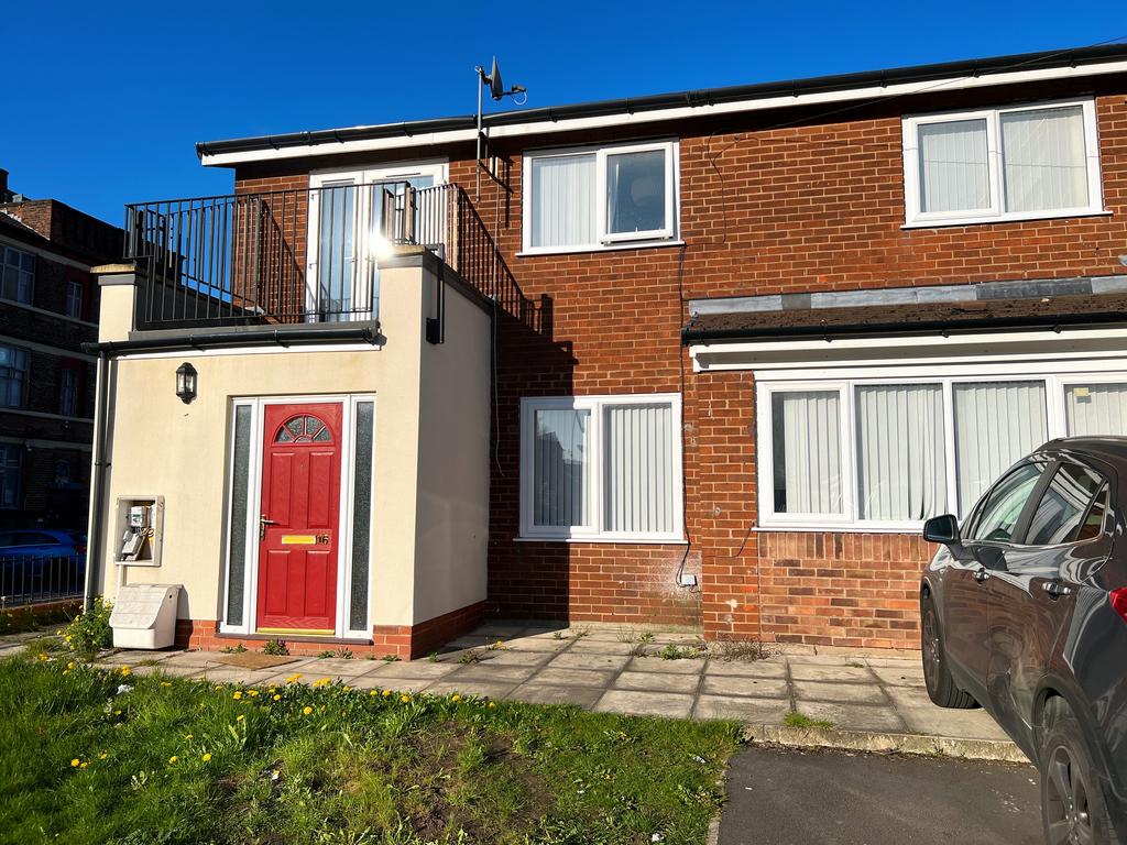 Statham Road, Manchester M13 3 bed end of terrace house - £1,800 pcm (£ ...