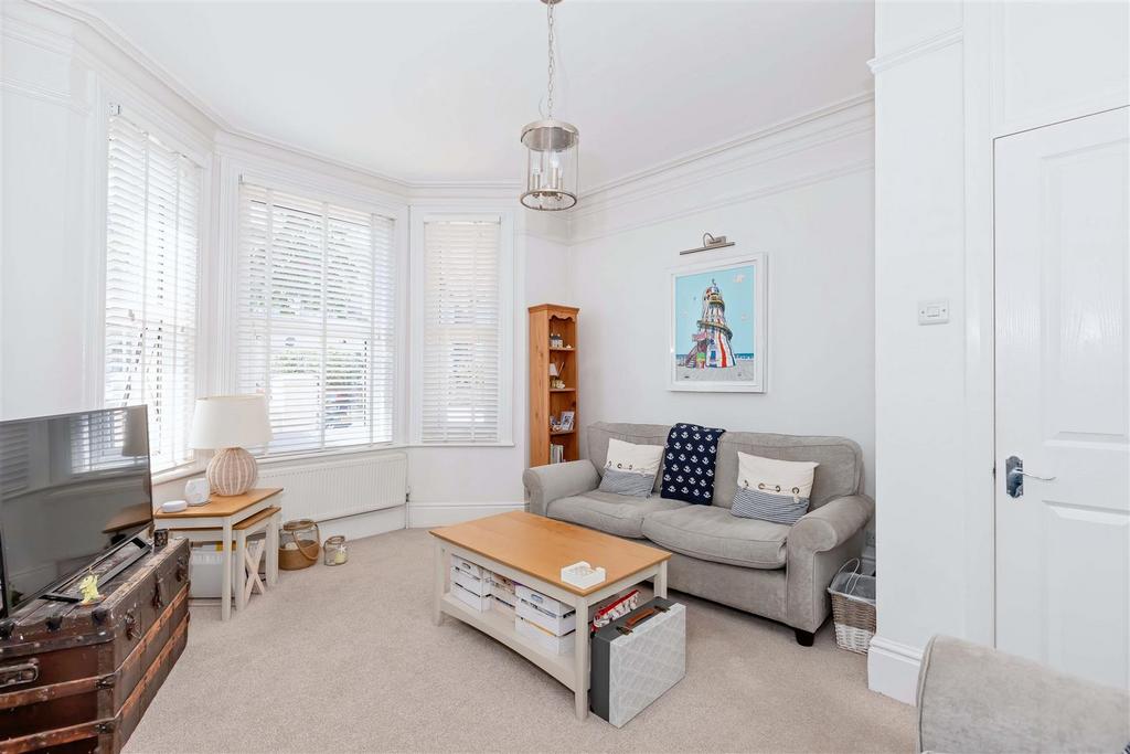 Alexandra Road, Worthing 2 bed flat for sale - £325,000