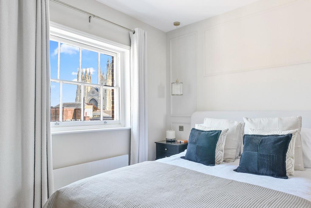 16-17 High Street, Canterbury CT1 2 bed apartment - £220,000
