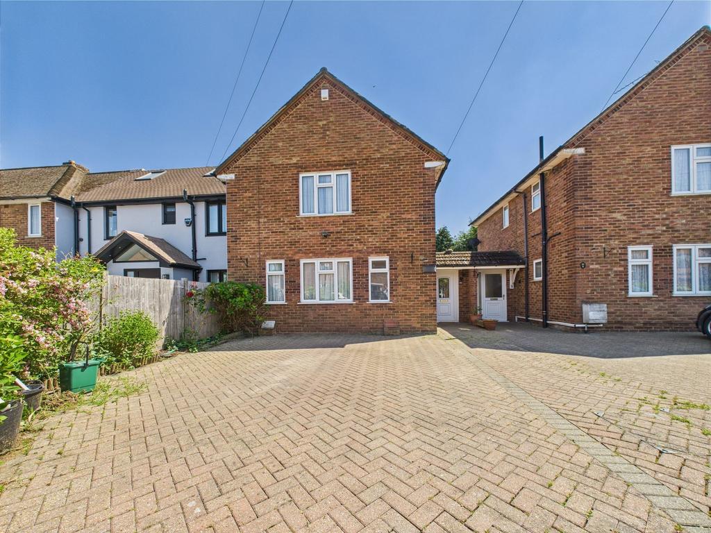 Downbarns Road, Ruislip, HA4 3 bed semi-detached house for sale - £625,000