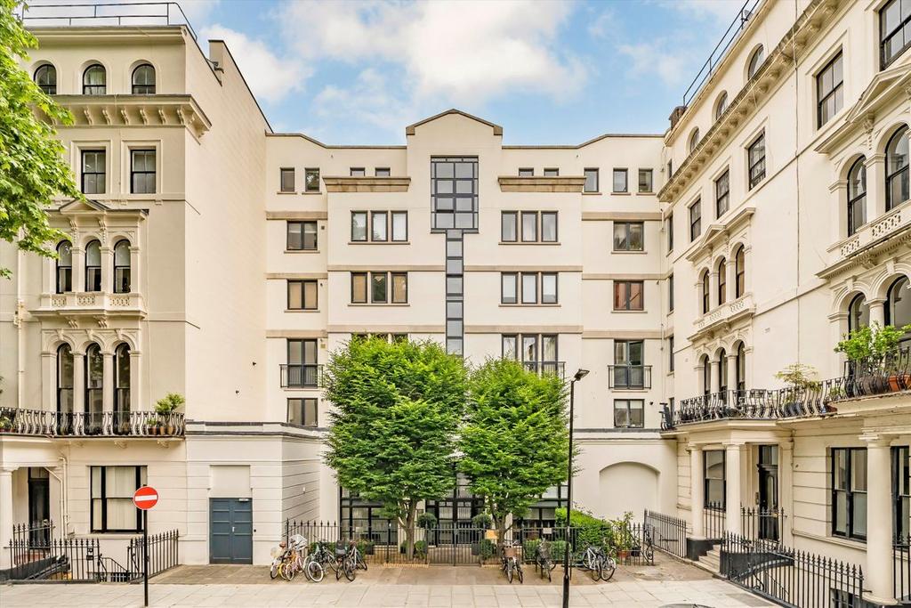 Kensington Gardens Square, London W2 1 bed flat - £3,497 pcm (£807 pw)