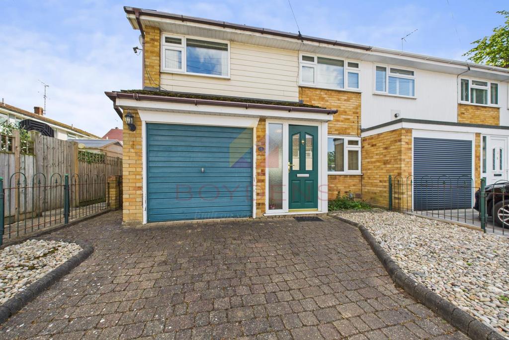 Mews Court, Chelmsford CM2 3 bed end of terrace house for sale - £475,000