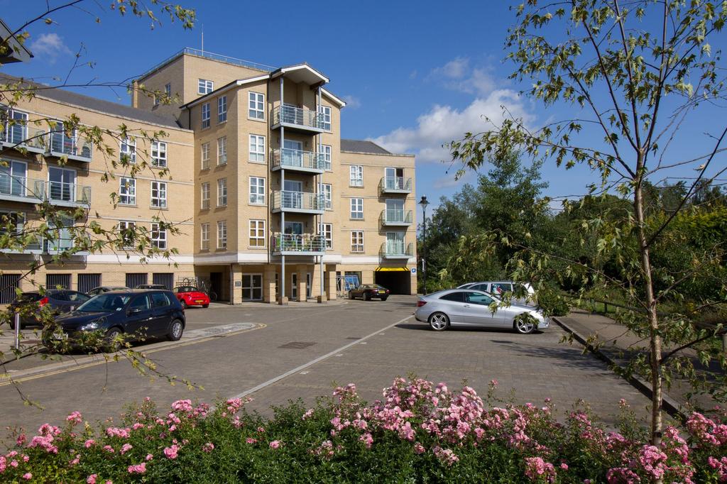 Rotary Way, Colchester, CO3 2 bed flat - £184,000