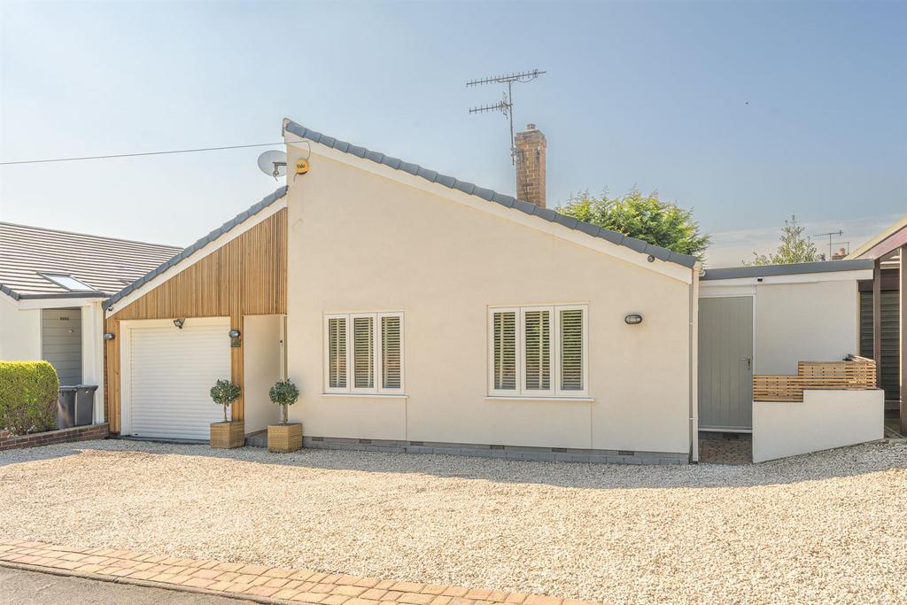 Lawnswood Road, Stourbridge, DY8 5LL 3 bed detached bungalow - £430,000
