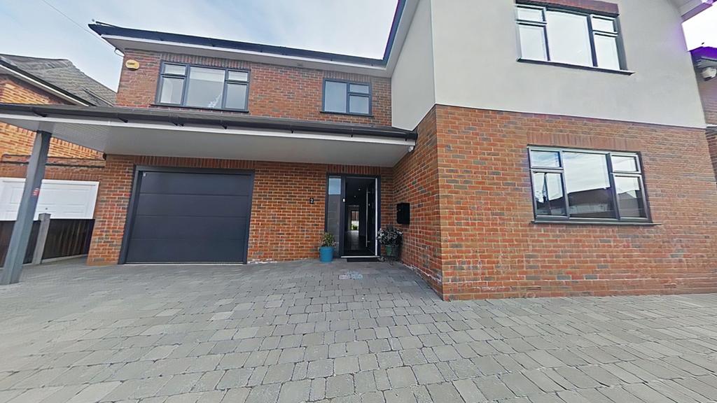 Trefusis Walk, Watford WD17 5 bed detached house - £4,000 pcm (£923 pw)