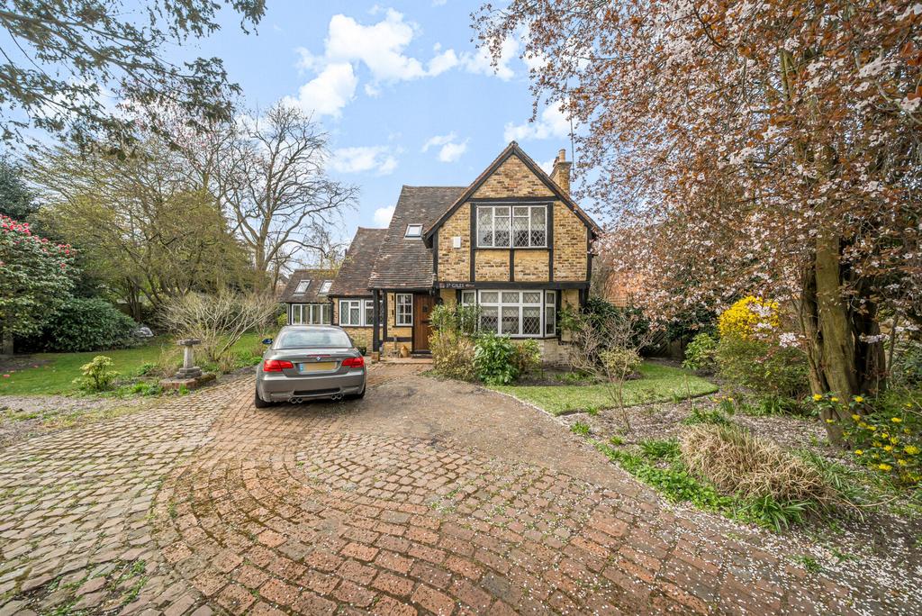 Esher Green, Esher, KT10 4 bed detached house - £1,400,000