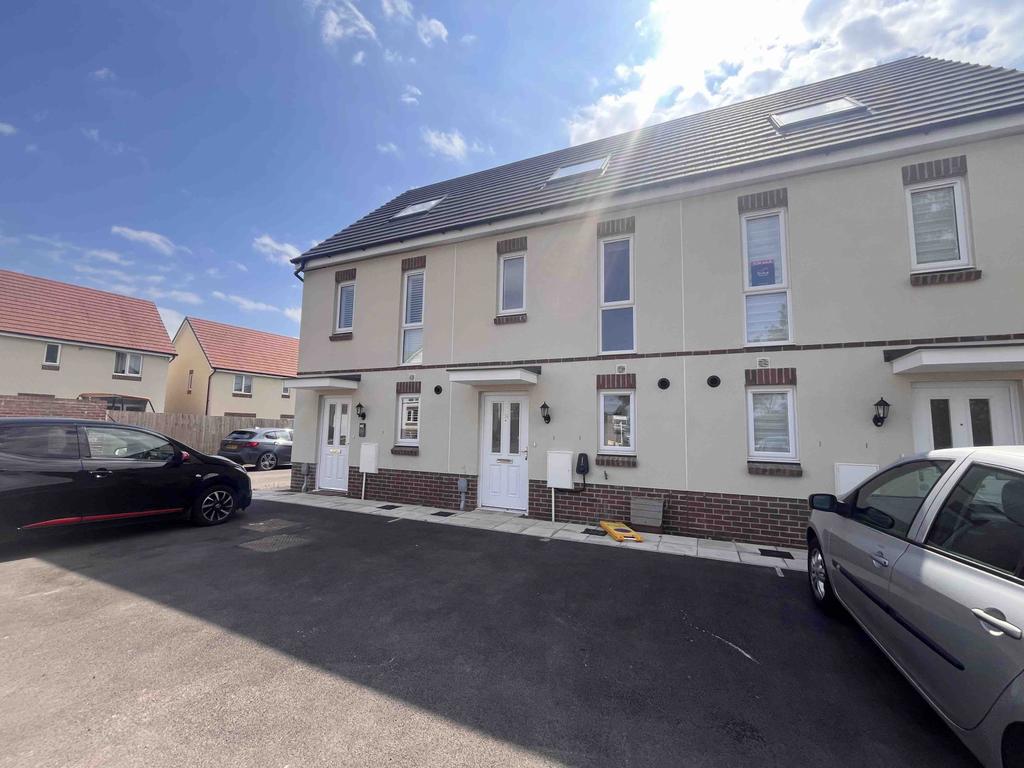 78 Mallard Way, Lydney 3 bed terraced house to rent - £1,270 pcm (£293 pw)