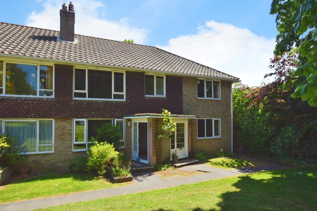 Charmouth Court, St Albans, AL1 2 bed maisonette - £1,800 pcm (£415 pw)