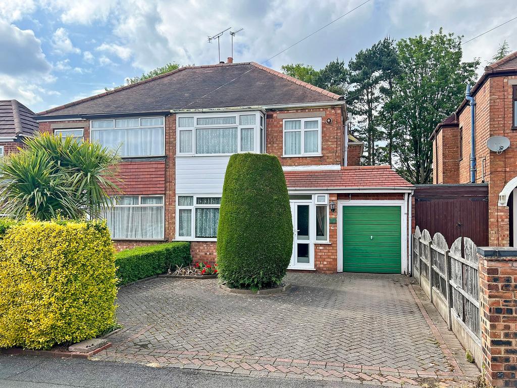 Crossland Crescent, Claregate, WV6 3 bed semi-detached house - £235,000