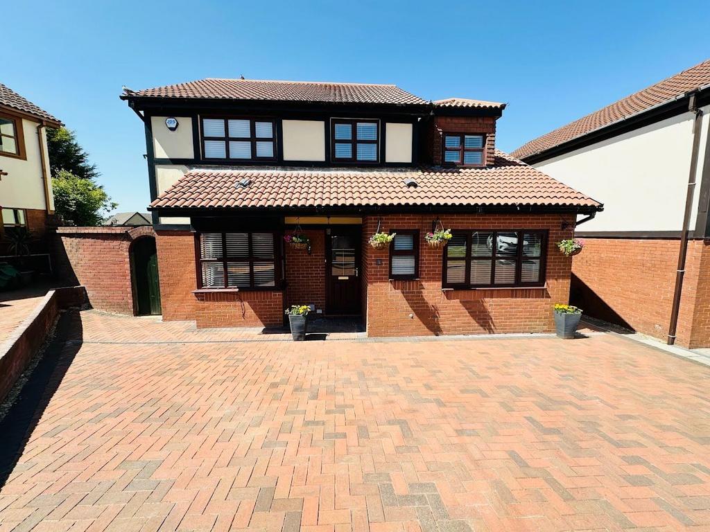 Parc Y Delyn, Swansea SA6 4 bed detached house - £360,000